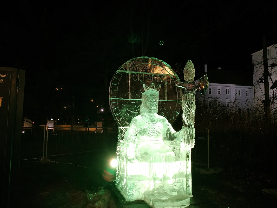 A Golden Inca Is Created From Ice in Brno’s Moravske Namesti – Brno Daily